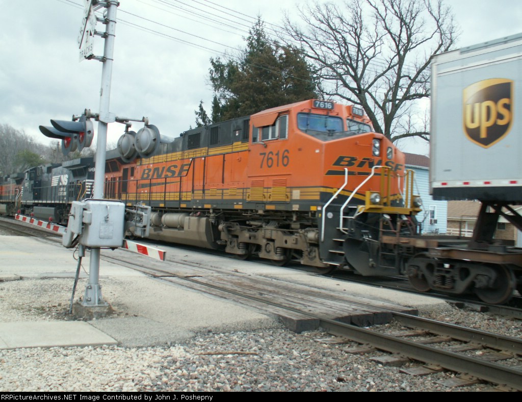 BNSF 7616